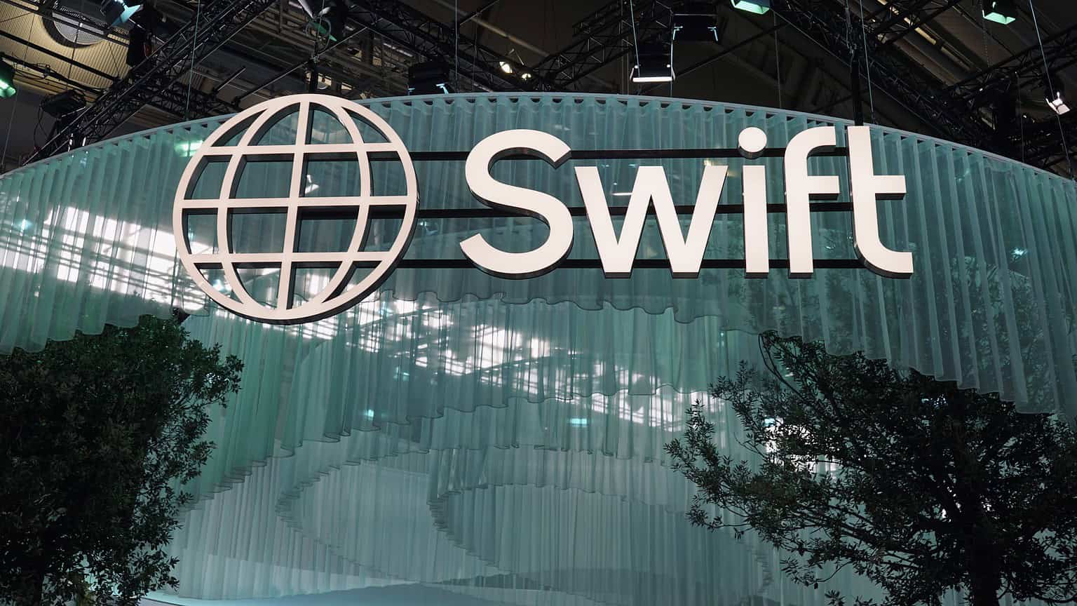 SWIFT, Global Banks To Expand Blockchain Use | Global Finance Magazine